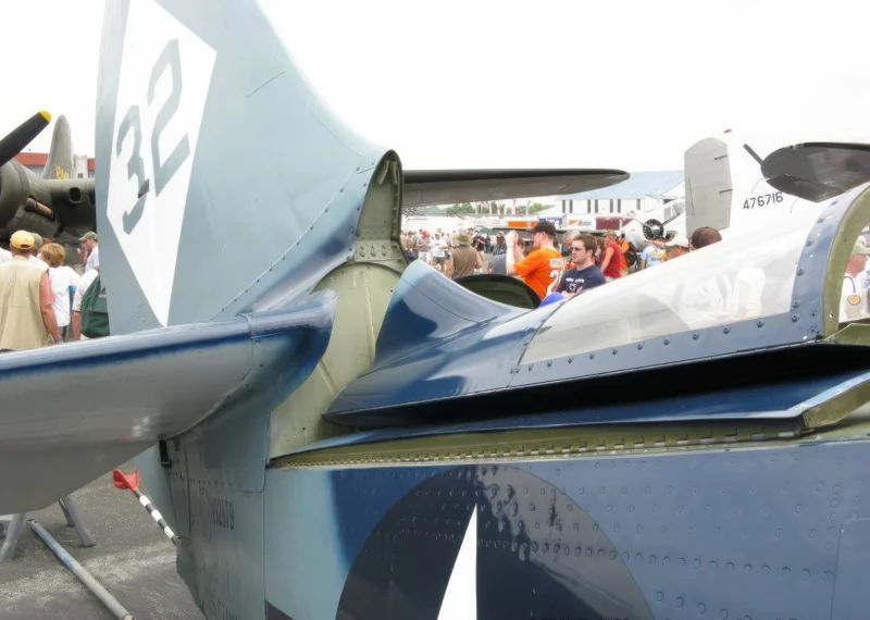 Curtiss SB2C-5 Helldiver - WalkAround - NET-MAQUETTES