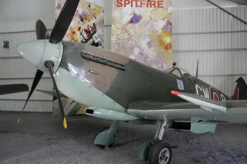 Spitfire Mk XVI - Walk Around - NET-MAQUETTES